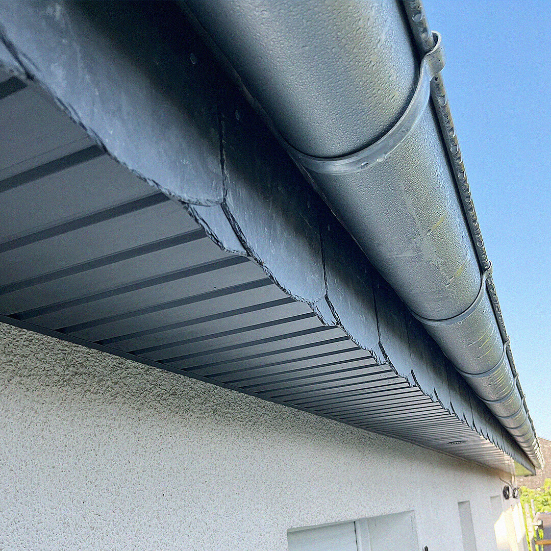 Cache-moineaux et bandeau d'habillage ardoise